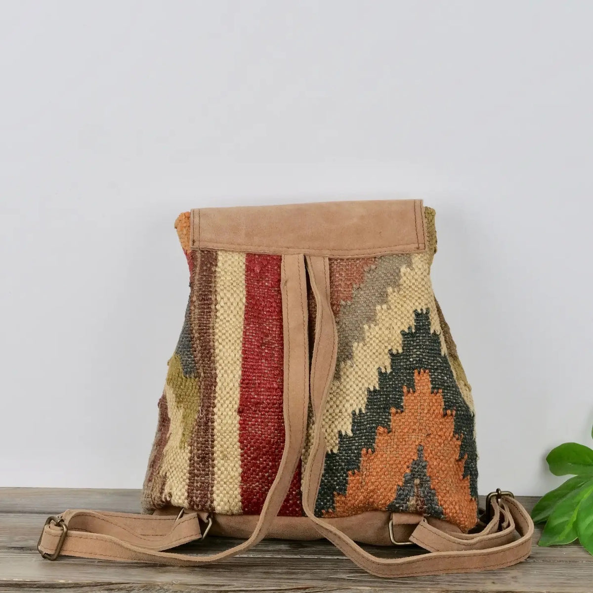 Fair Trade Jute Backpack – Lotus y la Luna